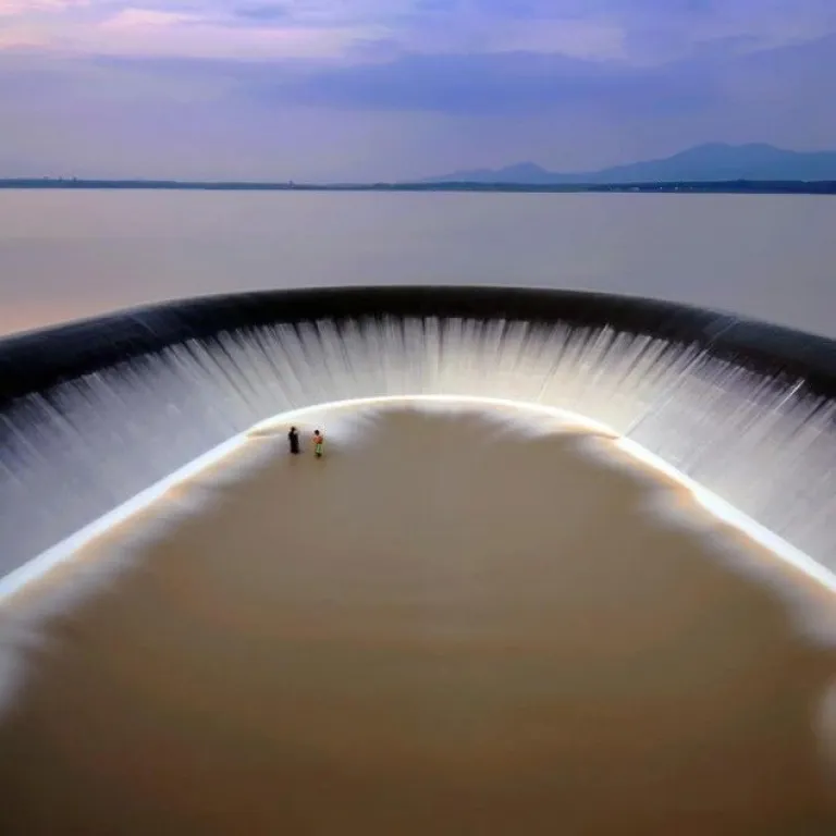 Looks Too Graphic To Be Real, But This is An Amazing Dam in Thailand!